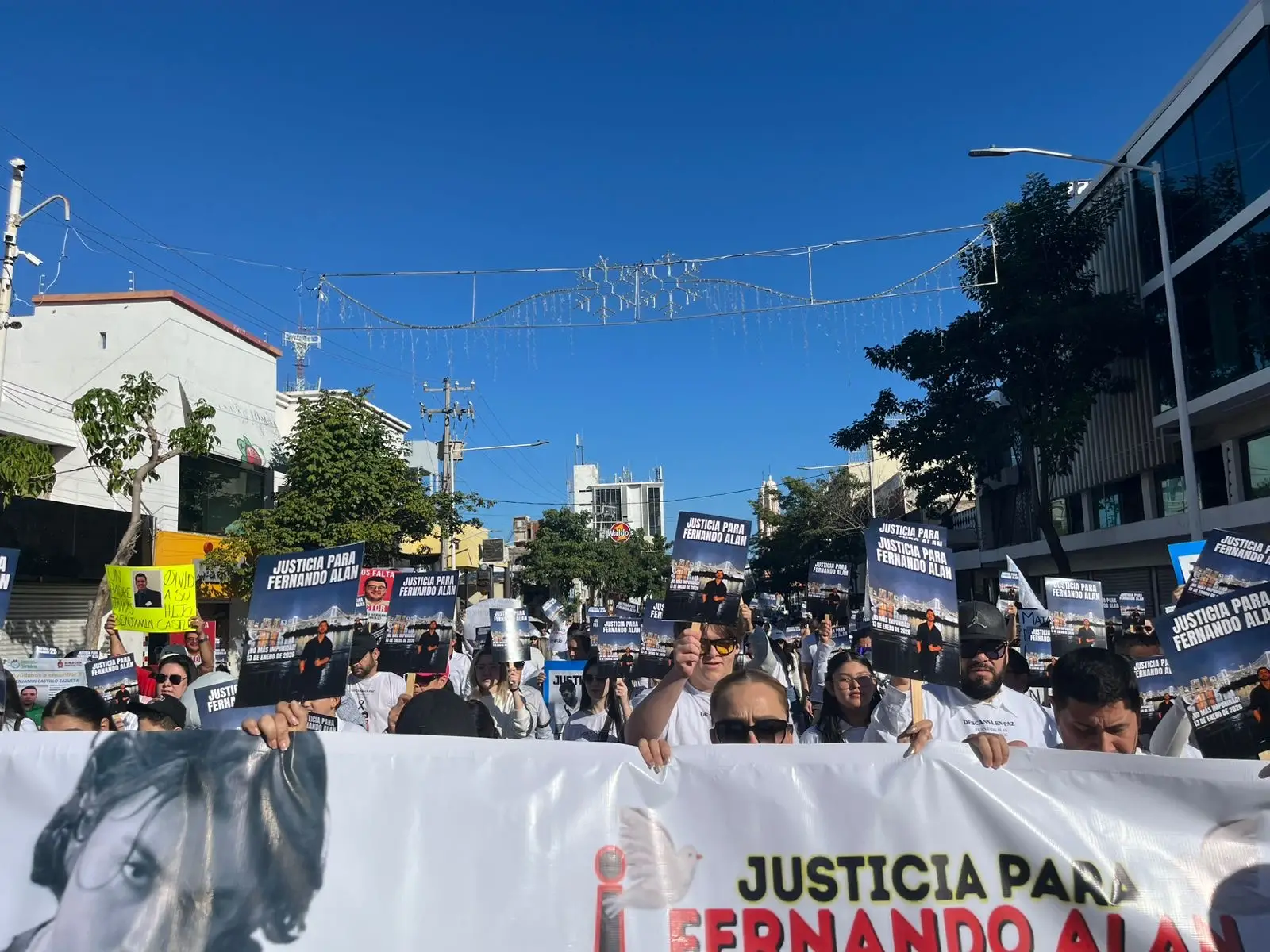 Marchan por la paz y justicia por la muerte de Fernando Alan en ...